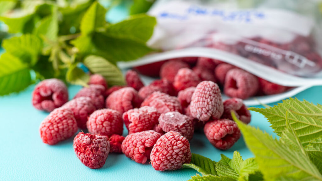 Freezing Raspberries - Binky's Culinary Carnival