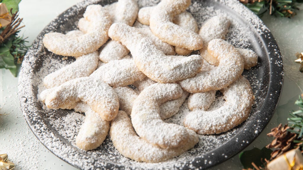 Vanillekipferl - Crescent Cookies - Binky's Culinary Carnival