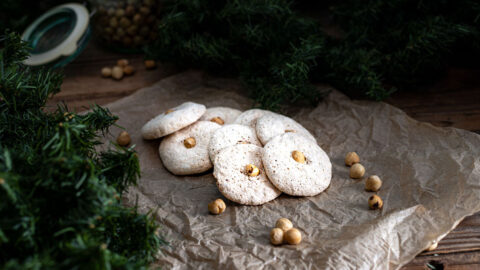 Haselnussmakronen, German Hazelnut macaroons - Binky's Culinary Carnival