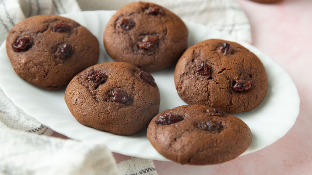 29 Classic Christmas Cookies People Bake Every Year - Binky's Culinary ...