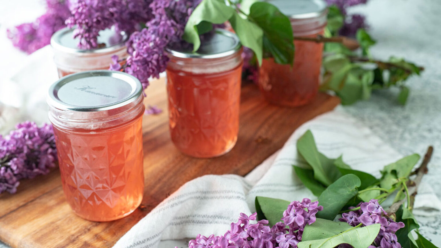 15 Edible Flower Recipes That Taste as Beautiful as They Look - Binky's ...