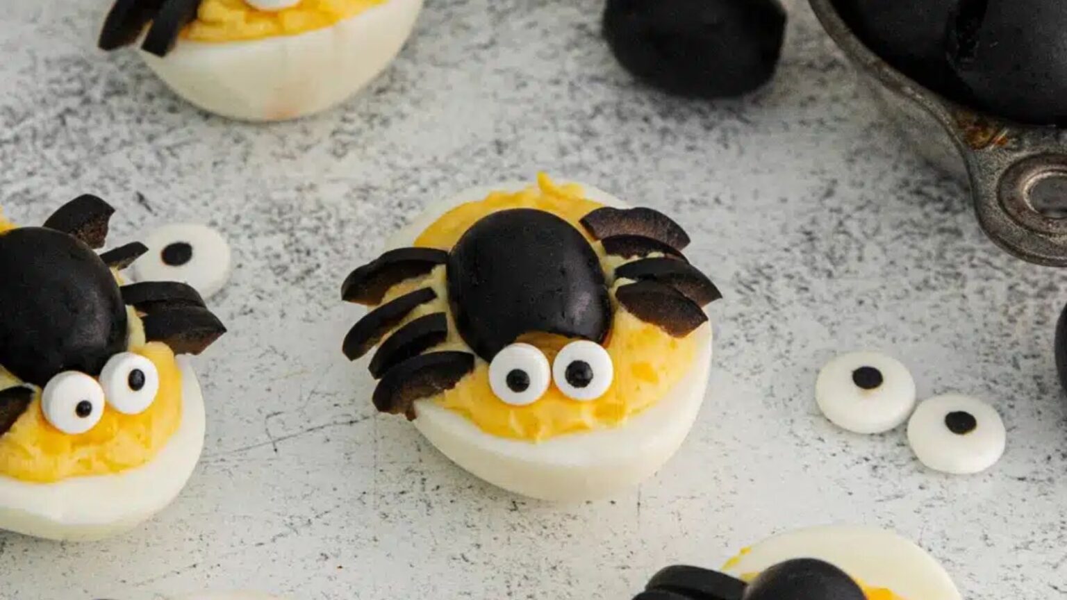 24 Deviled Egg Recipes That Steal the Spotlight at Superbowl Parties ...