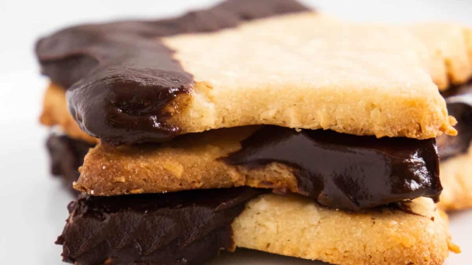 30 Romantic Chocolate Covered Recipes Perfect for Valentines Day ...