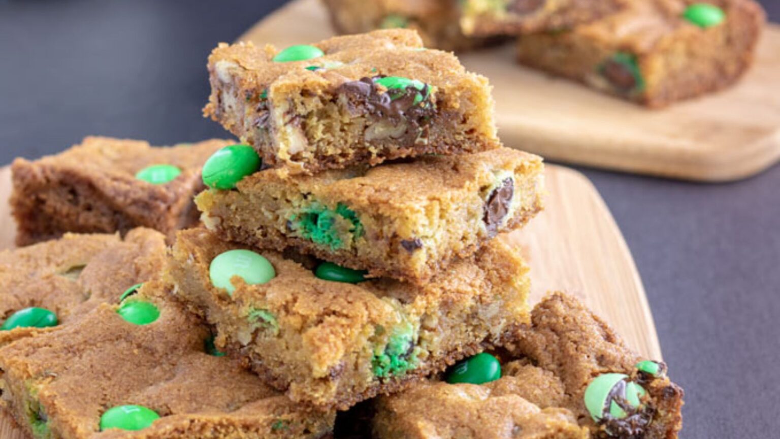 21 Christmas Bar Desserts That Go Faster Than Cookies - Binky's ...